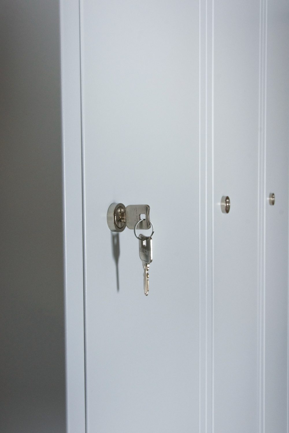 Persirengimo spinta Sum 410 Ek (su pertvara) | Metalinė drabužių spintelė